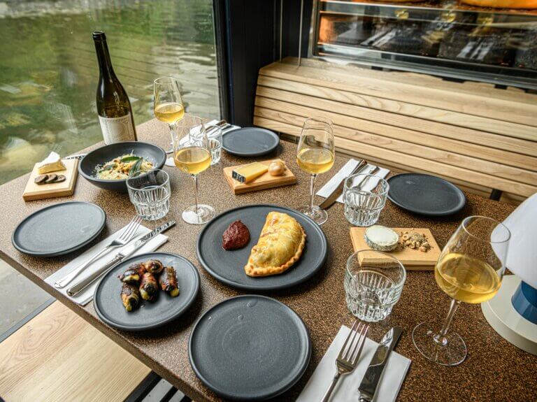 The Cheese Barge - Independent Restaurant - W2 Paddington